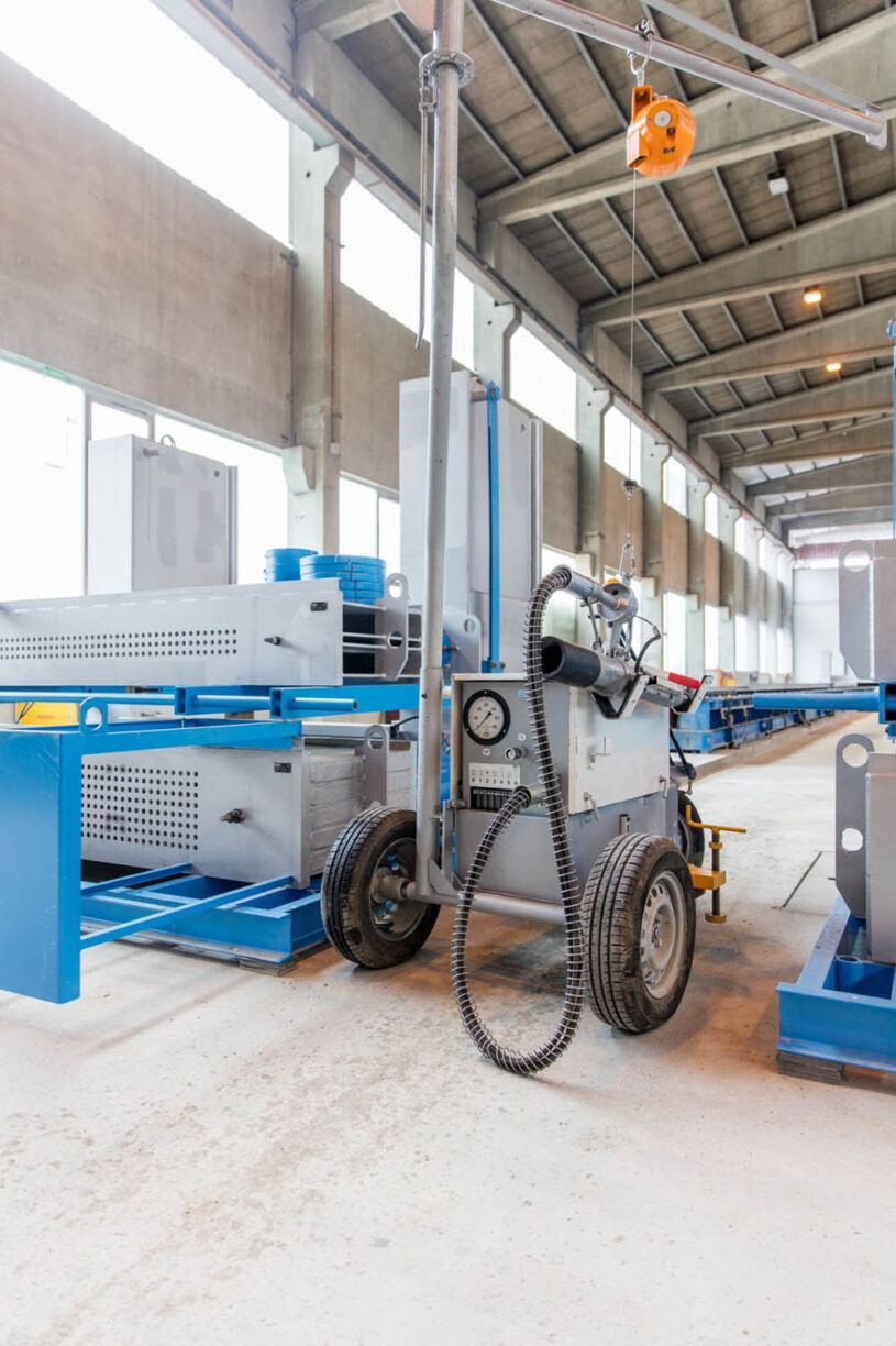 Steel strands and rebar tensioning jack Paul from the supplier Litec