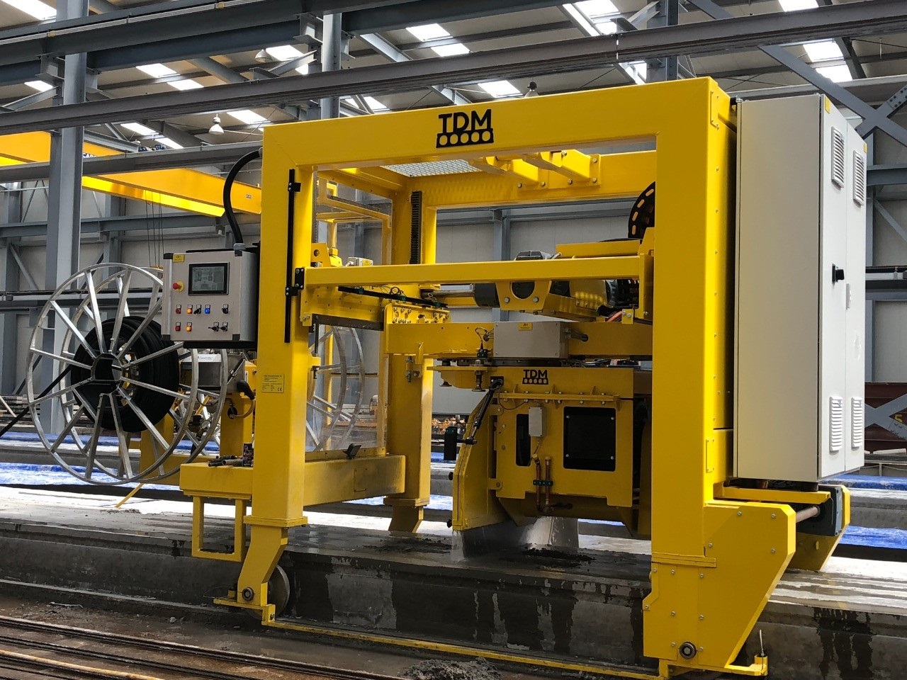 Energy efficient hollow core slab sawing machine for TDM